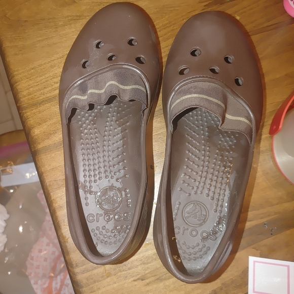 CROCS | Shoes | 16 Crocs Size 6 | Poshmark